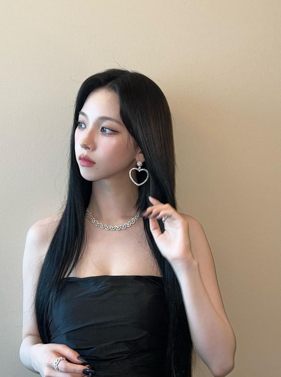 앞머리 내리고 AI보다 더 AI같은 비주얼 뽐낸 에스파 카리나 | 헤어핏