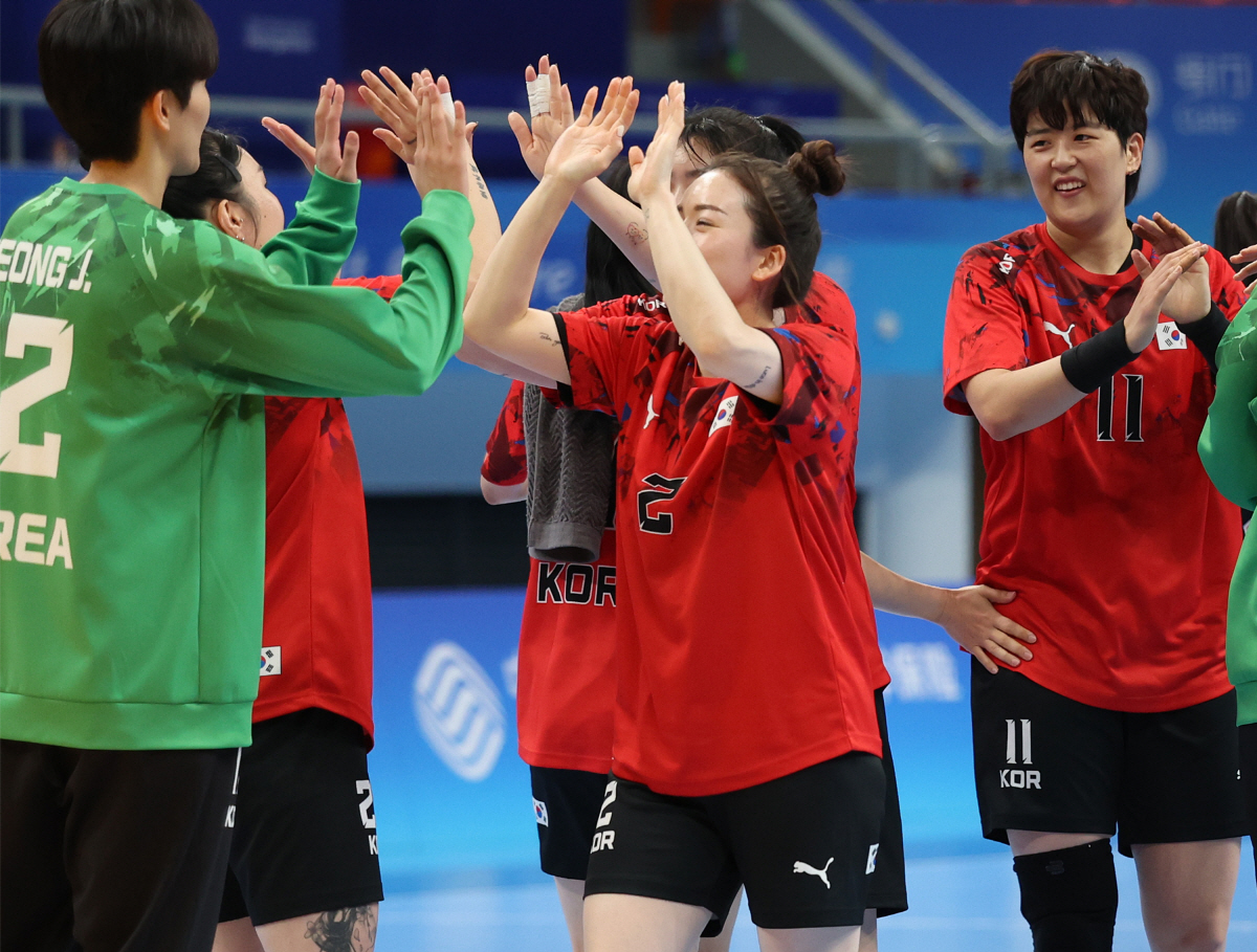 13년 전 광저우 치욕 항저우에서 씻는다…여자 핸드볼 결승 한일전 성사