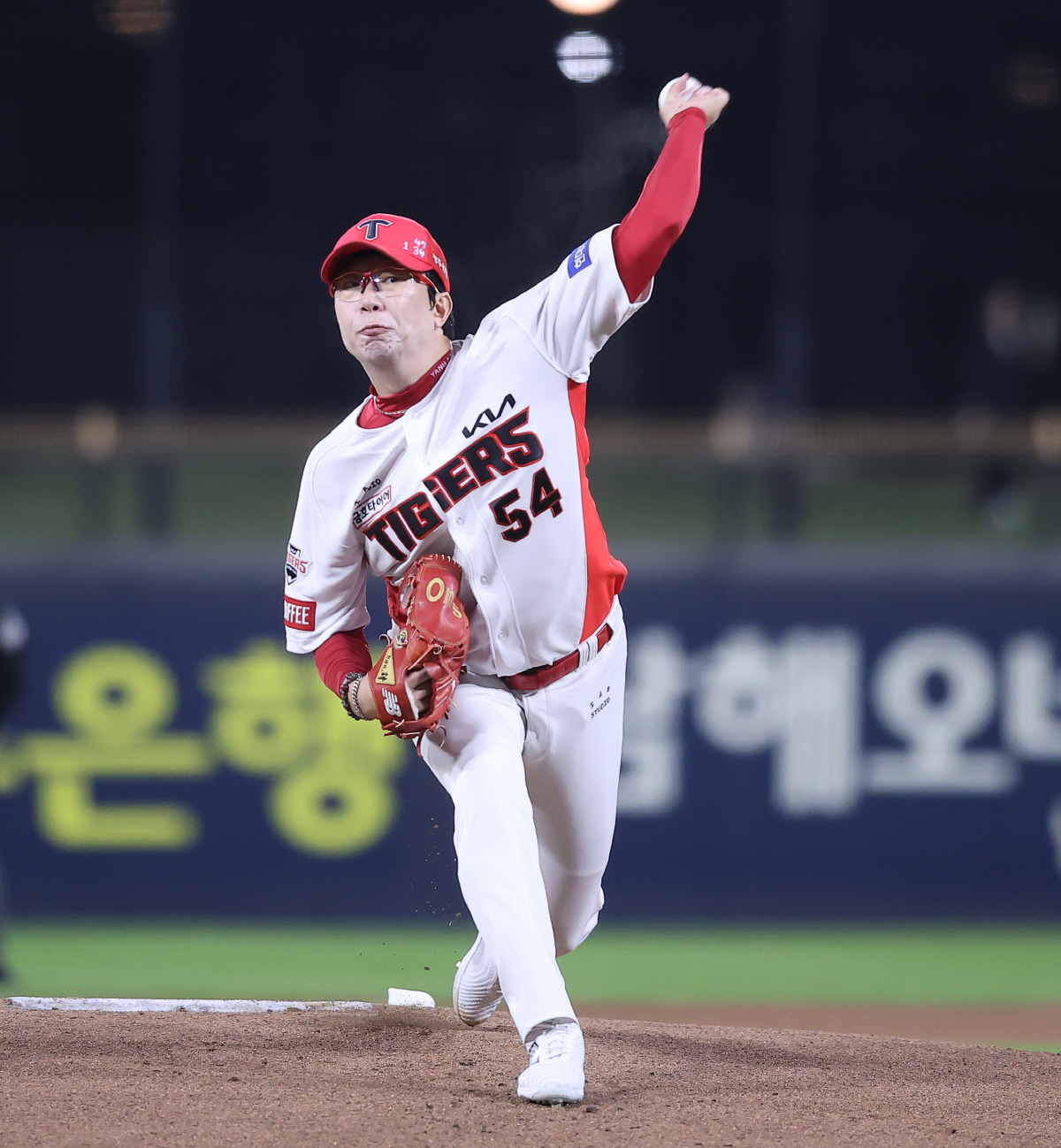 '양현종 8이닝 무실점→KBO 최초 9년 연속 160이닝 달성' 벼랑 끝 KIA, 키움 대파…한화 꼴찌 탈출[광주 리뷰]