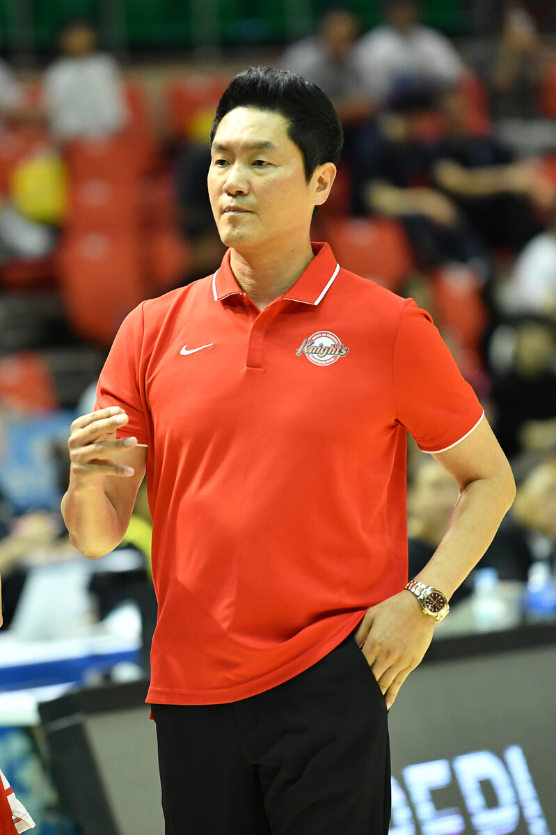 [KBL 컵대회 경기 후] 전희철 SK 감독, “그래도 ‘노인즈’들이 들어가서 잘해줬다” … 김승기 소노 감독, “이제 본격적으로 시즌 준비를 할 것이다”