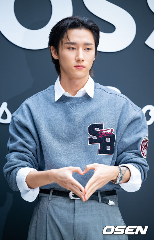 몬스타엑스 아이엠,'수줍게 하트' [사진]