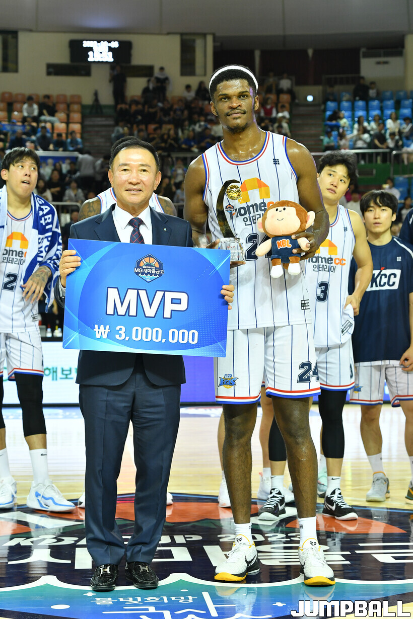 [KBL컵] ‘새 시즌 최고 외국선수 예약’ KCC 존슨, 압도적인 지지로 MVP 수상