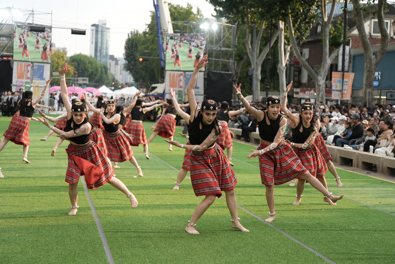 Welcome Daehakro Festival lights up Seoul's stage hub