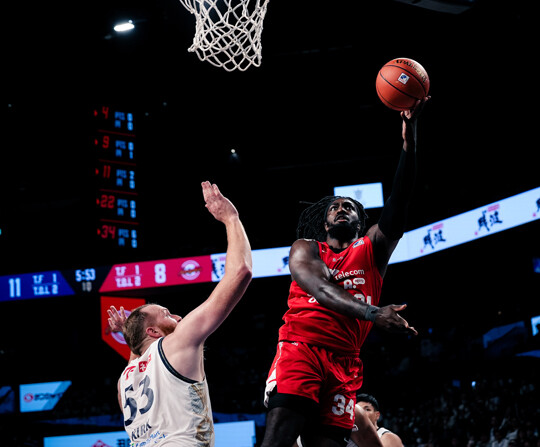 [EASL] ‘워니 39점 맹활약’ SK, 류큐에 역전패