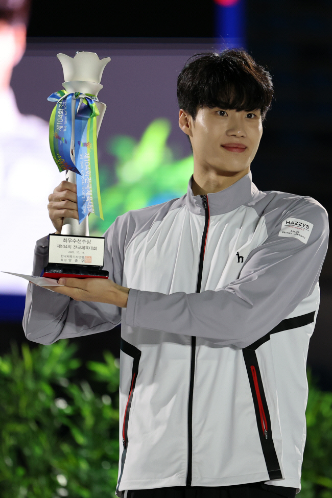 황선우, 전국체전 첫 3연속 MVP