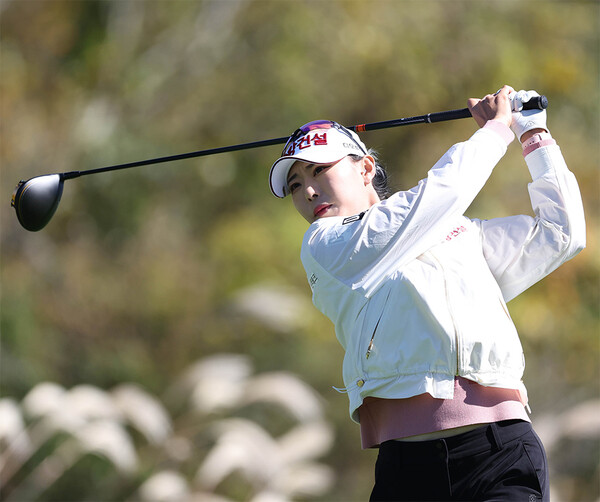 이채은2, SK네트웍스 대회 2R 단독 선두…임희정·임진희·최예림 1타차 추격 [KLPGA]