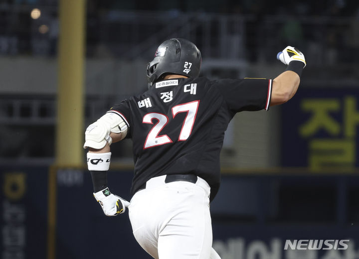 1차전 만루포 KT 배정대, 3차전 선제 투런포 '쾅'[PO]