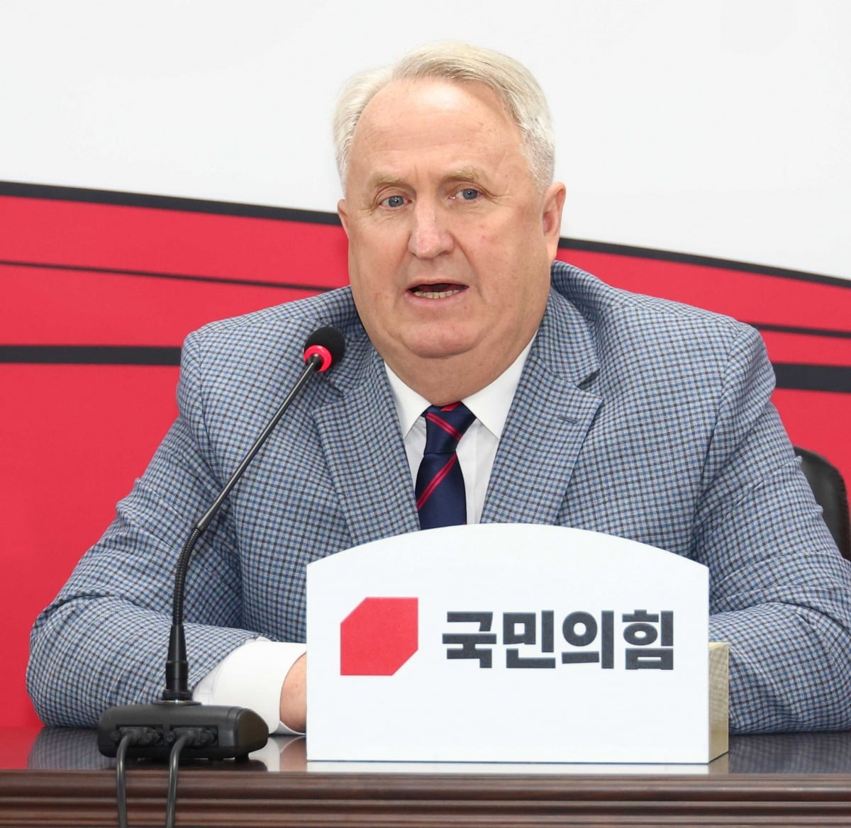 홍준표 "혁신위원장 거 시원하게 지르네요…친윤 큰일 났네"