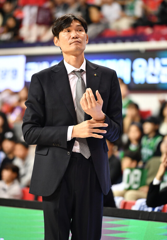[경기 후] 김주성 DB 감독, “선수들이 나를 좋은 감독으로 만들어줬다” … 조동현 현대모비스 감독, “후반전 집중력 저하 ...