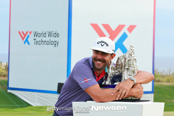 마지막 홀서 이글 퍼트 성공시킨 에릭 반 루이옌, PGA투어 WWT챔피언십 우승..통산 2승