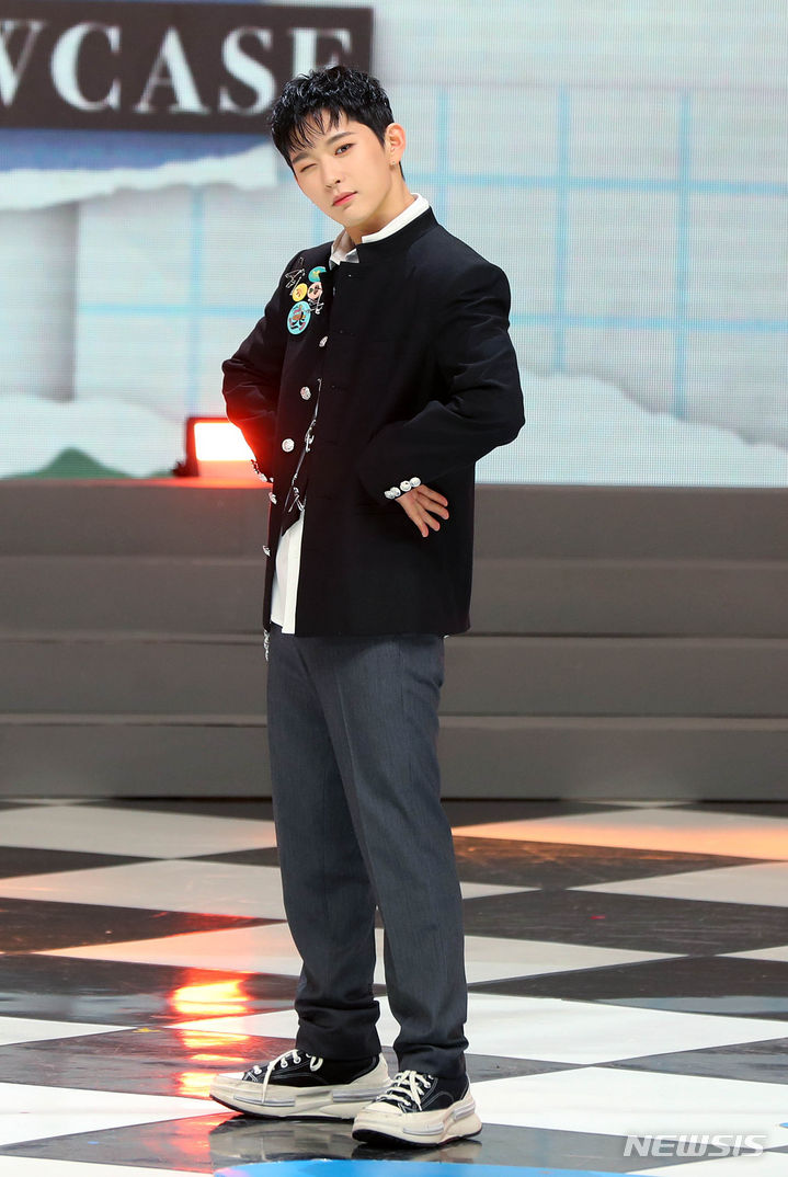 휘브 하승 '윙크'