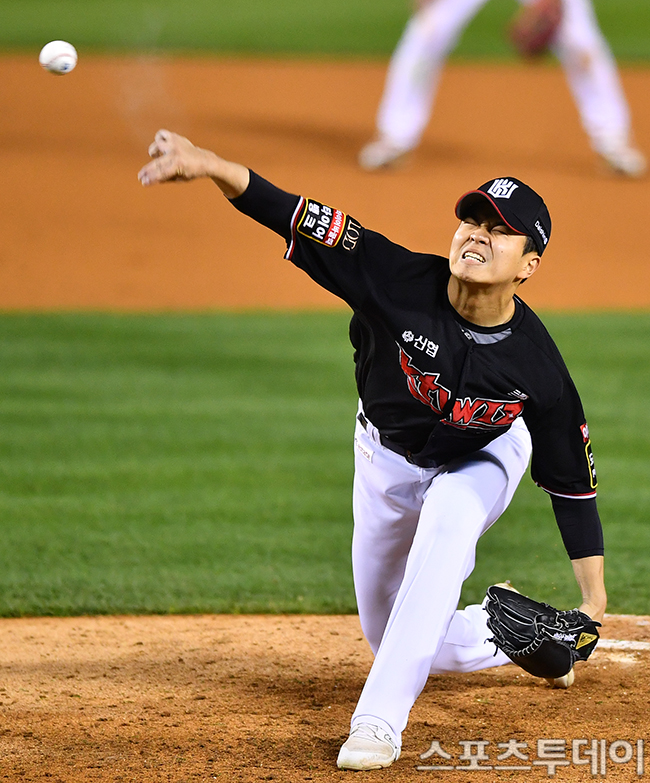 "이기기만 해달라" 빌었던 PO MVP, KS 첫 경기부터 2이닝 퍼펙트