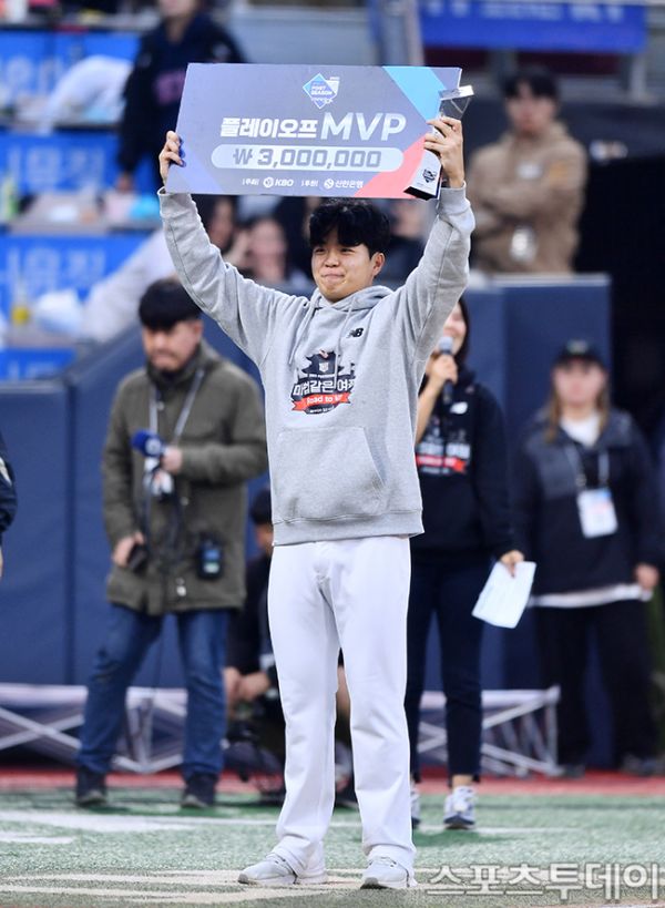 "이기기만 해달라" 빌었던 PO MVP, KS 첫 경기부터 2이닝 퍼펙트