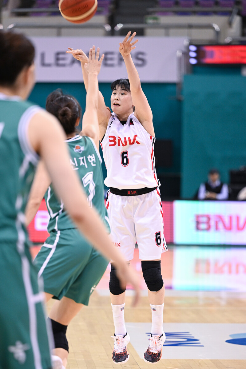 [BK 리뷰] '압도적인 천적 관계' BNK 썸, 하나원큐 상대 10연승 질주