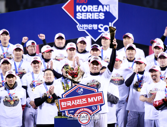 전설도 이루지 못한 우승 주장···그리고 롤렉스 주인공, LG 황금기에 인간승리 오지환이 우뚝 섰다[KSMVP]