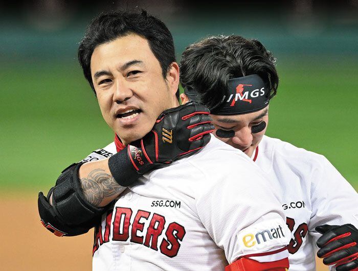 김강민 9회말 대타 역전 끝내기포… SSG, KS 제패 1승 남았다