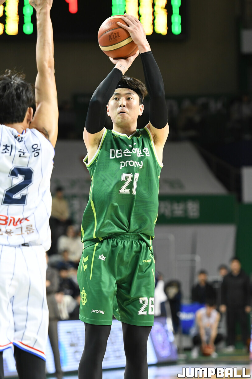 ‘강상재 25점·로슨 더블더블’ 선두 DB, KCC 꺾고 다시 연승 가도