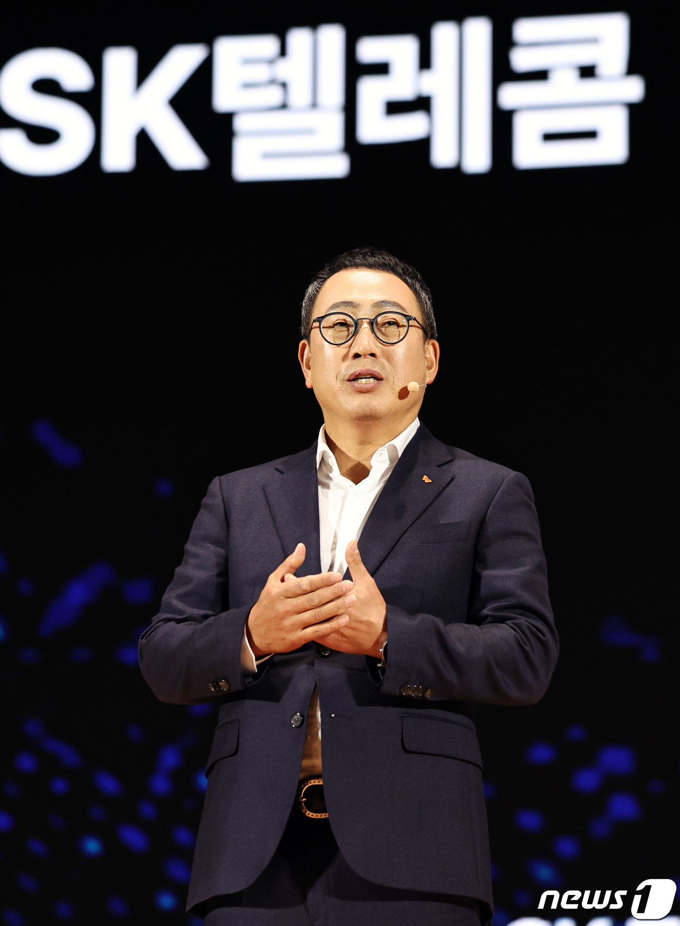 X330 개발 축하 인사말하는 유영상 SKT 사장