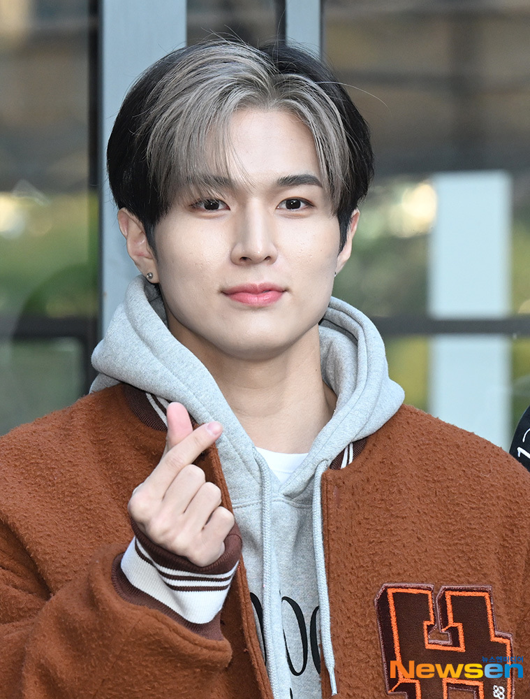 휘브 유건, 훈훈함 가득 하트 [포토엔HD]