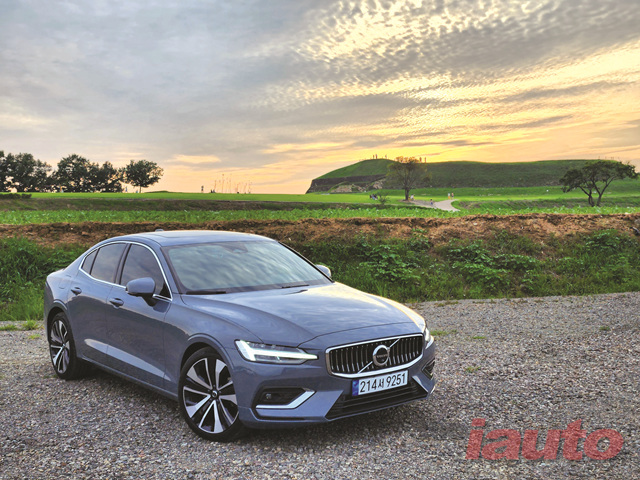 [시승기] 가벼운 마음으로 여유를 즐기는 볼보 S60 B5