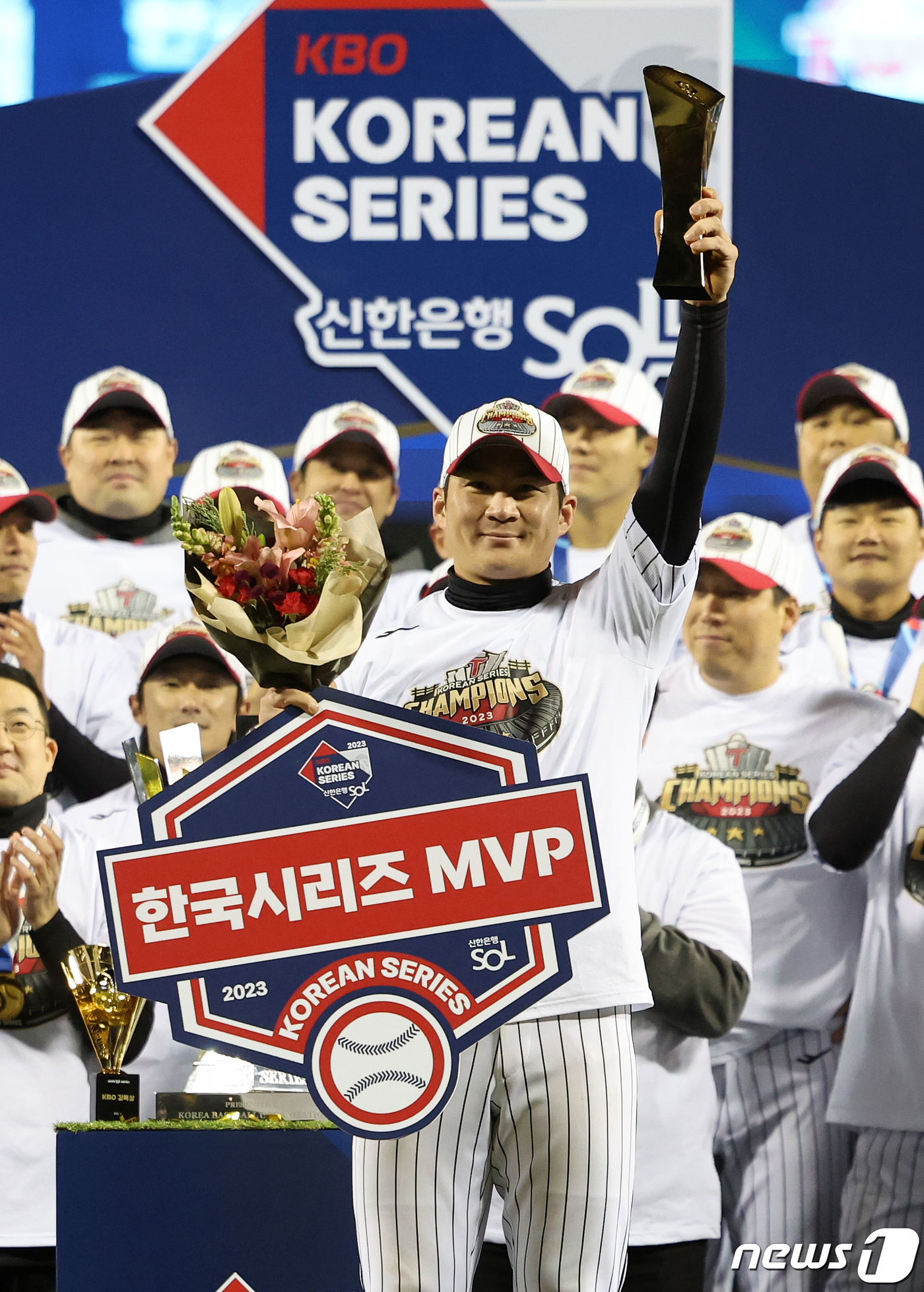 'KS MVP' 오지환 포함 LG 선수단, 日 벳푸서 회복 훈련 실시