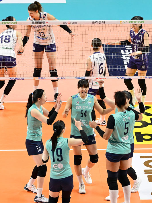 '2-0→2-2→3-2' 간신히 이긴 차상현 감독, "졌다면 타격 입었을 듯" [장충 톡톡]