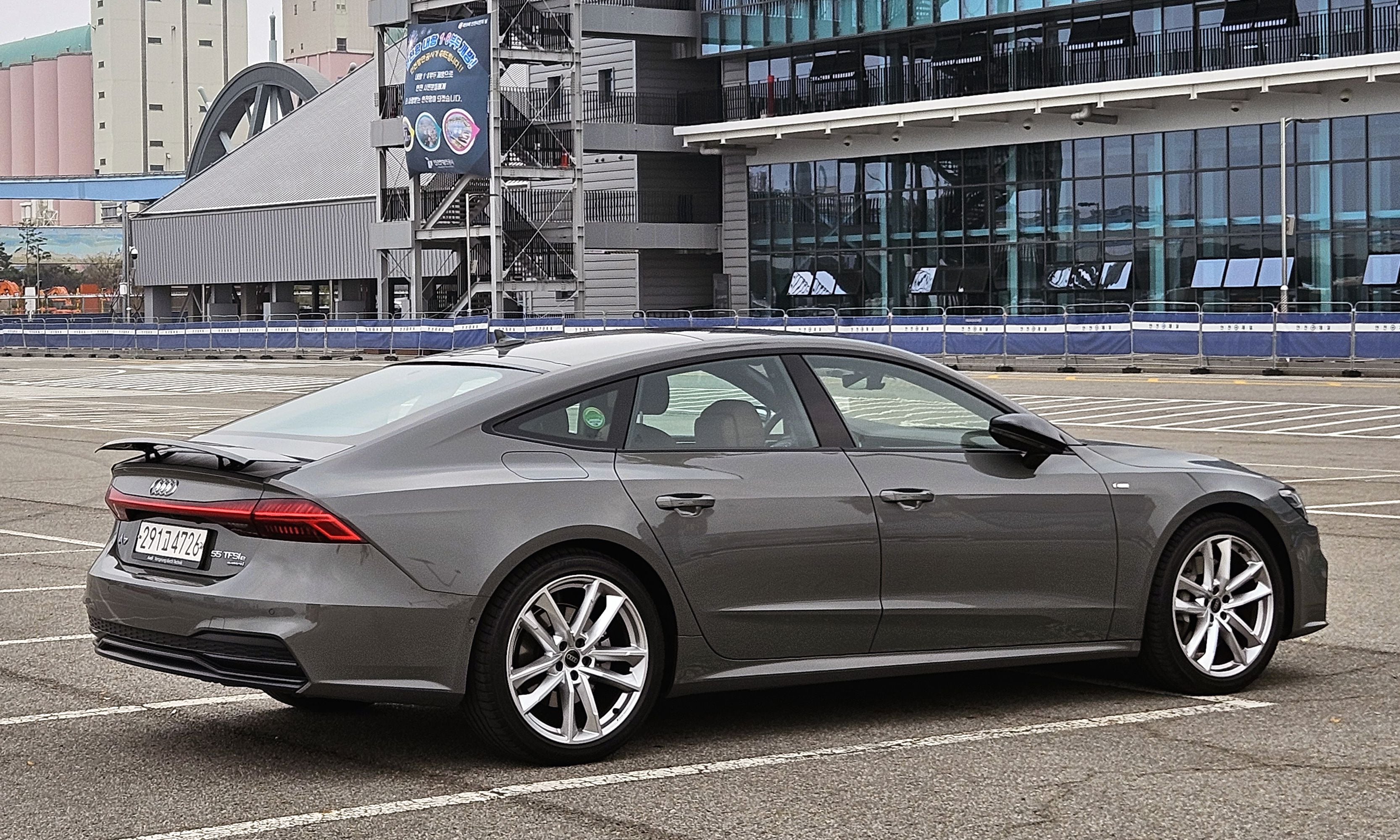 [시승기] 디자인·연비·성능 다 갖춘 아우디 A7 PHEV