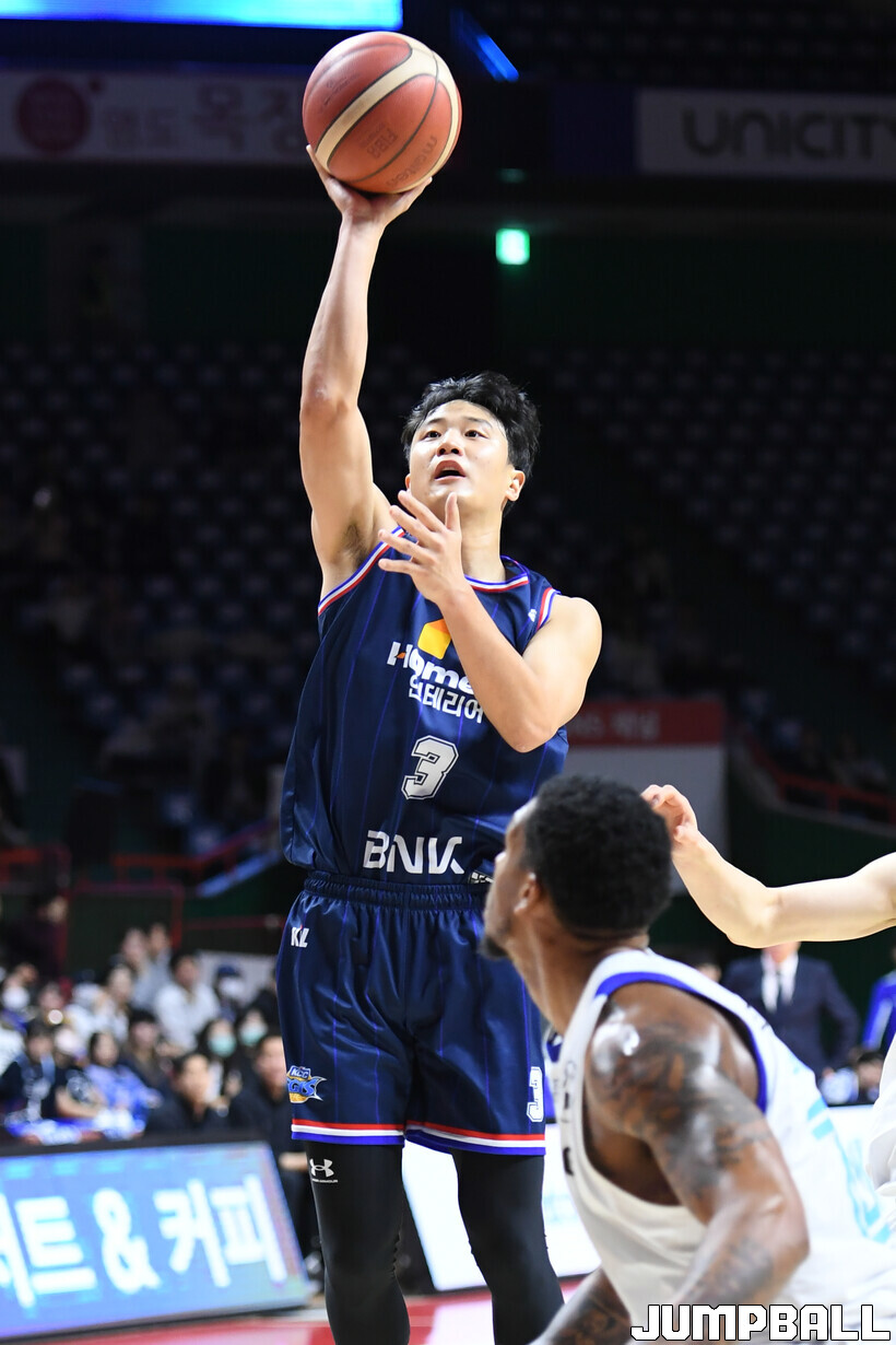 [JB포토] KCC 허웅 '가볍게 올려놓자'