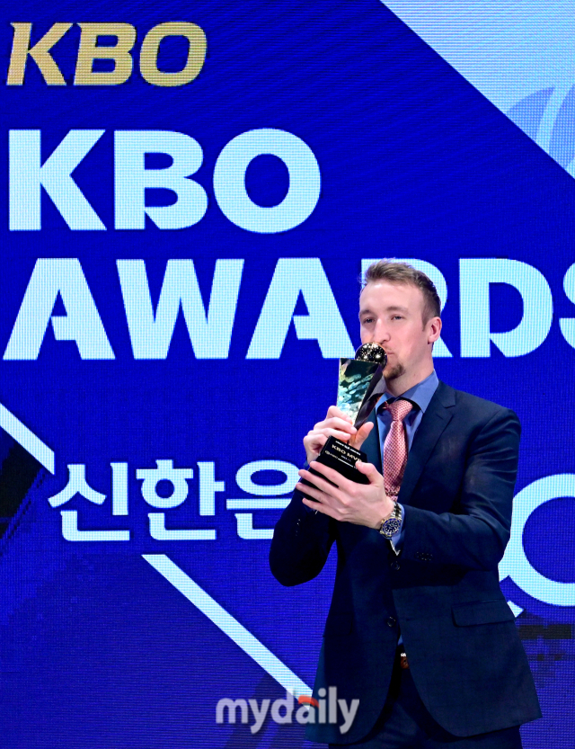 “미네소타, 페디에게 주사위 굴릴 수 있어…” KBO 30세 괴물 MVP, 공룡들 다년계약 검토는 하겠지