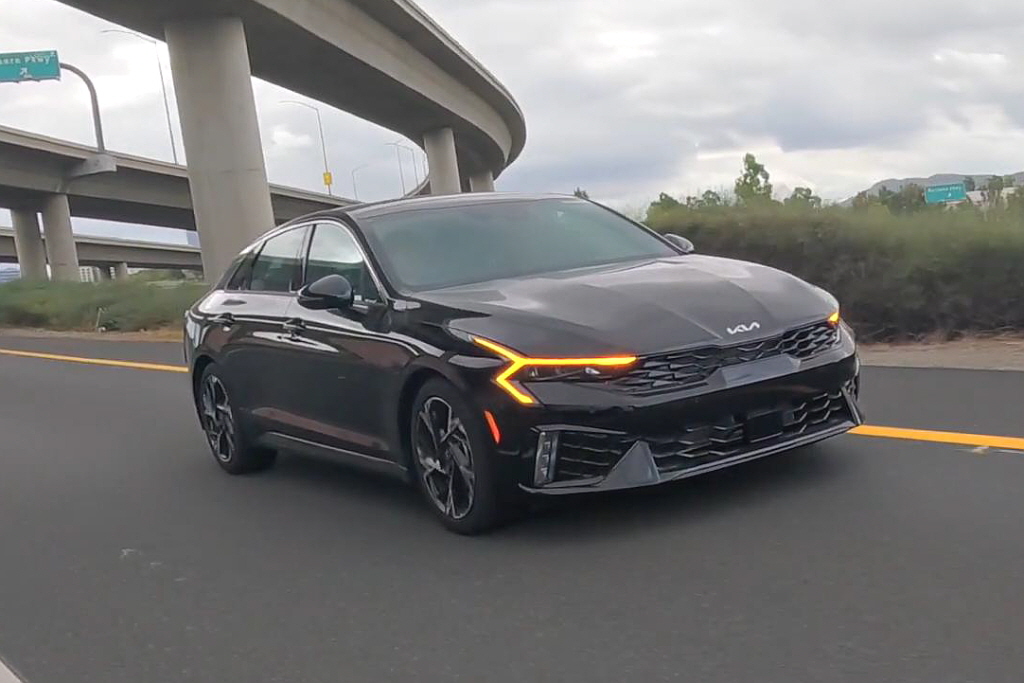 기아 신형 K5 GT 포착, 290마력 고성능 세단