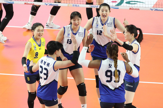 Hillstate creep closer to Pink Spiders at top of V League table