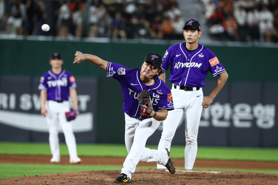 MLB market opens for KBO stars Lee Jung-hoo, Go Woo-suk