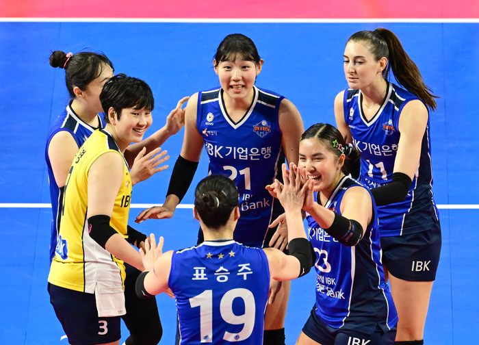 아베크롬비, 한 경기 최다 42점…IBK기업은행은 GS칼텍스 꺾고 2연승+4위 도약[현장리뷰]