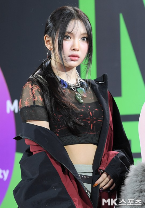 뉴진스, 라방 중 “죽어” 악플에 충격...소속사 “법적 대응”