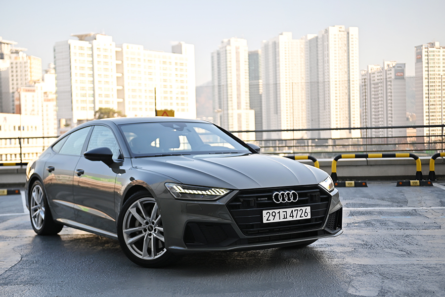 아우디의 손에 쥐어진 매력적인 카드 - 아우디 A7 55 TFSI e 콰트로[별별시승]