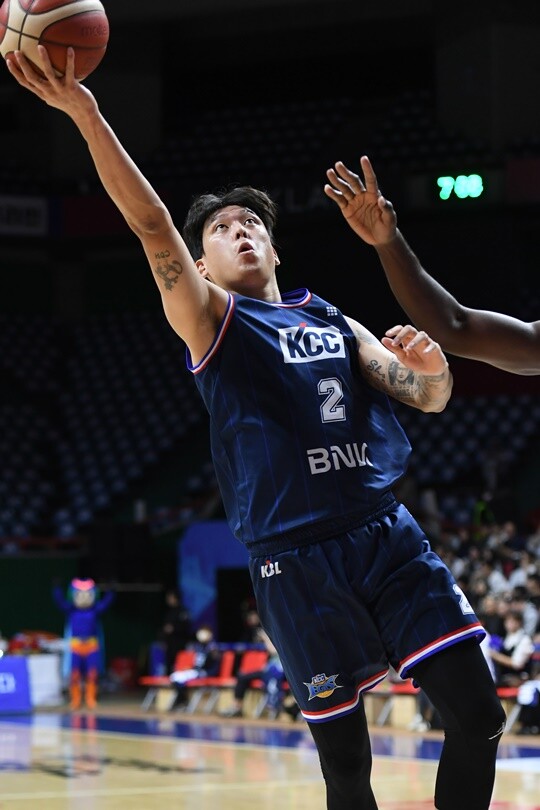 [BK 리뷰] ‘최준용-송교창 나란히 폭발’ KCC, DB에 역전승 … 12월 전적 4승 1패