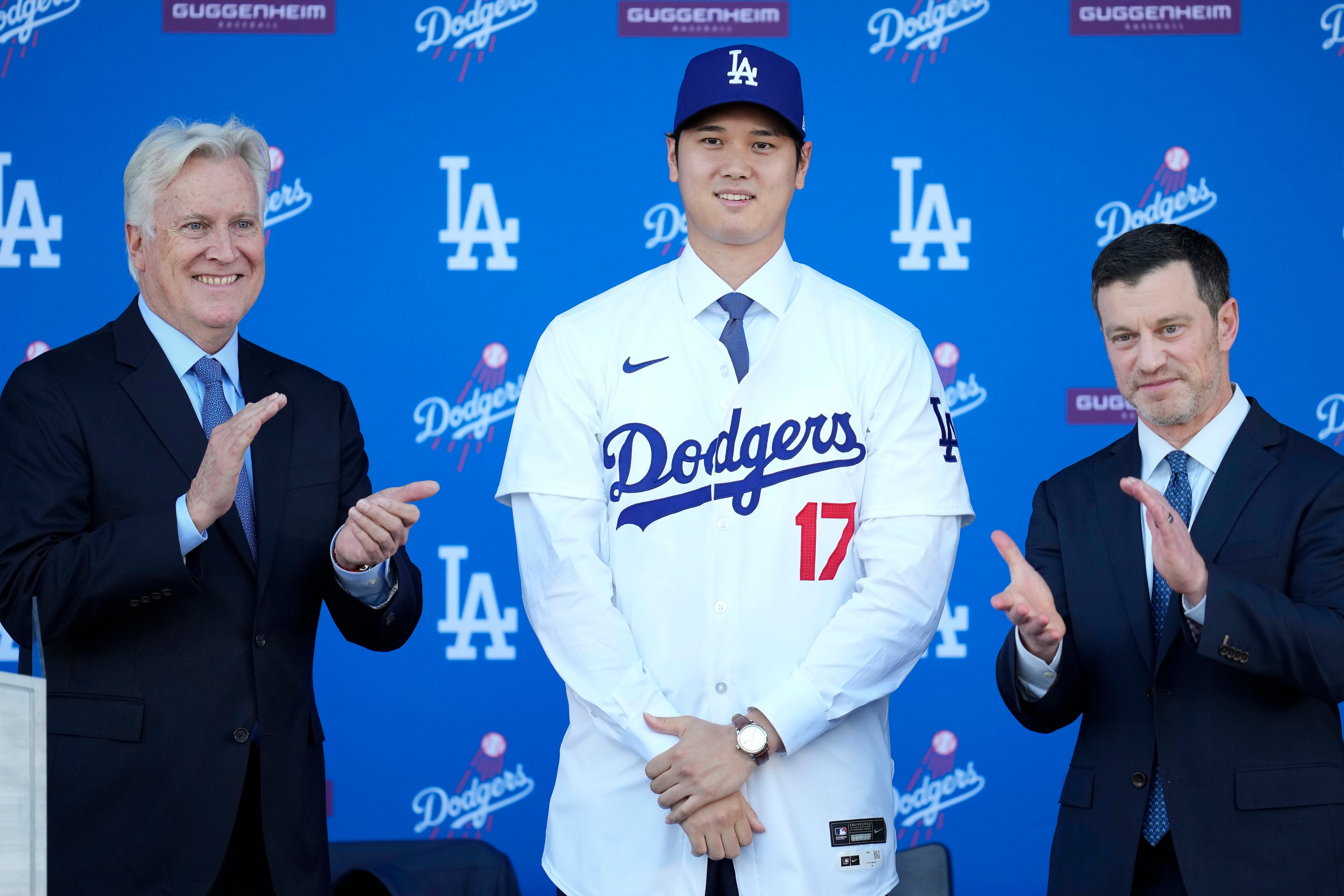 푸른 유니폼 입은 오타니 “월드시리즈 우승이 최우선...다저스 온 이유”
