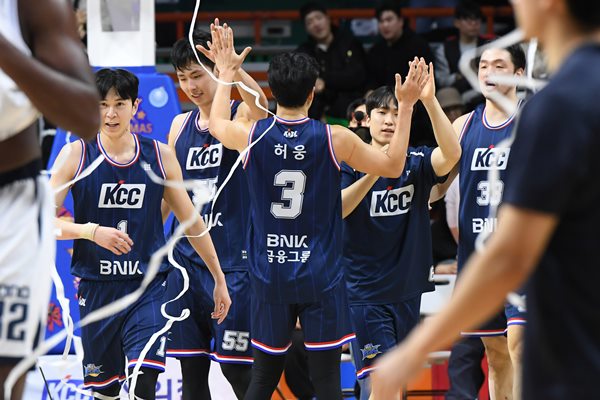 '우승후보의 부활인가'… KCC, 정관장 104-75 제압하고 5연승 질주