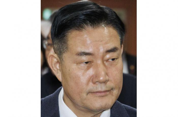 Defense Minister Shin Won-sik says there is a territorial dispute ...