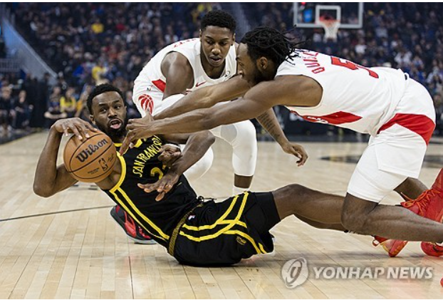 [NBA] 커리, '3P 0/9 충격 부진→완패 수모'…GSW, 배럿 폭발한 토론토에 덜미 잡혔다