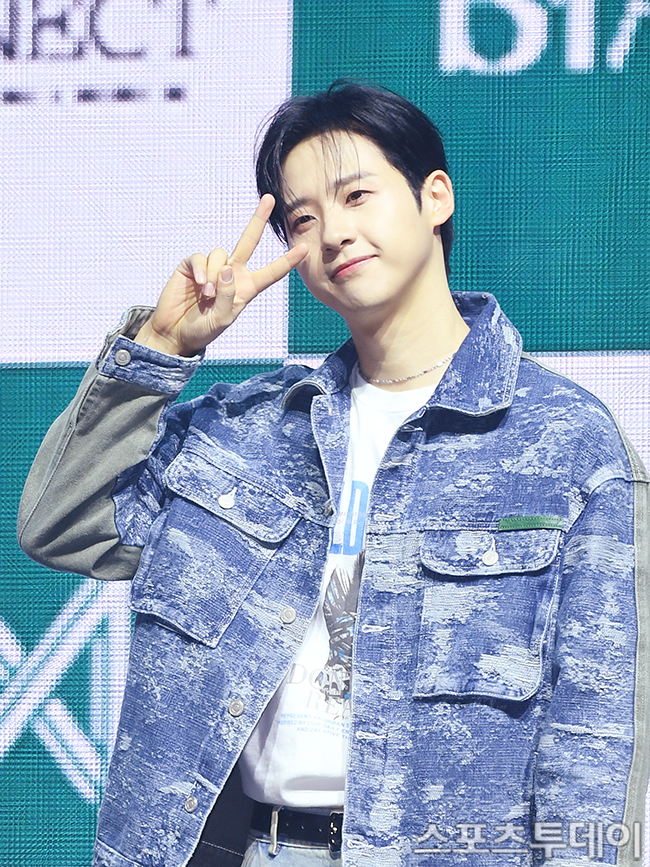 [ST포토] B1A4 신우 '맏형의 깜찍함'