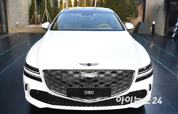[아이TV]제네시스 G80 부분변경 모델 공개, 확 바뀐 실내에 깜짝