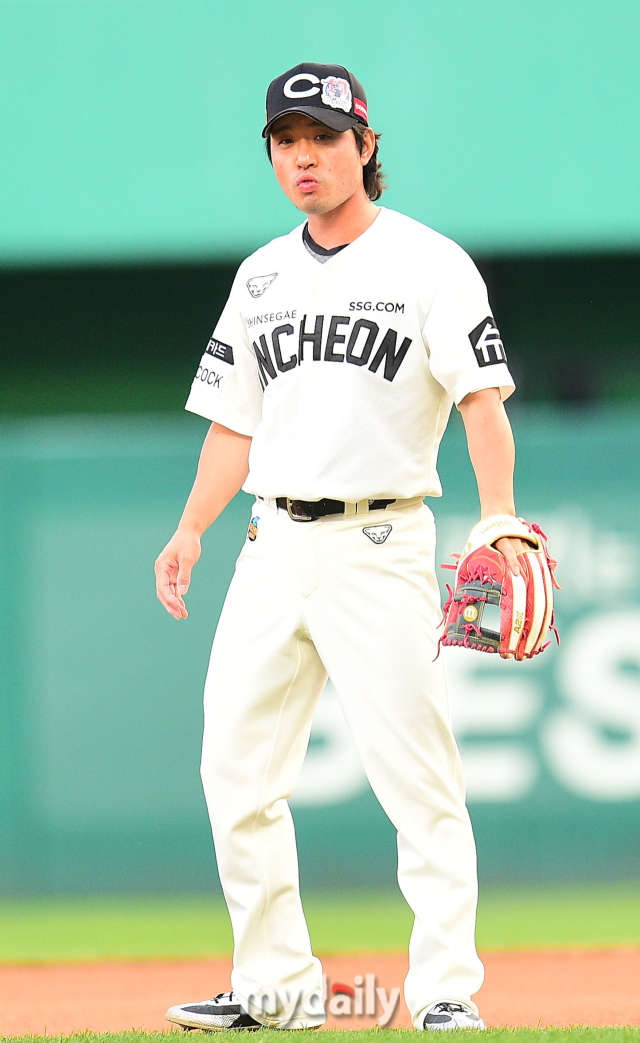 "가교역할 기대" SSG '예비 FA' 김성현 미리 잡았다! 3년 총액 6억원 '연장계약' [공식발표]