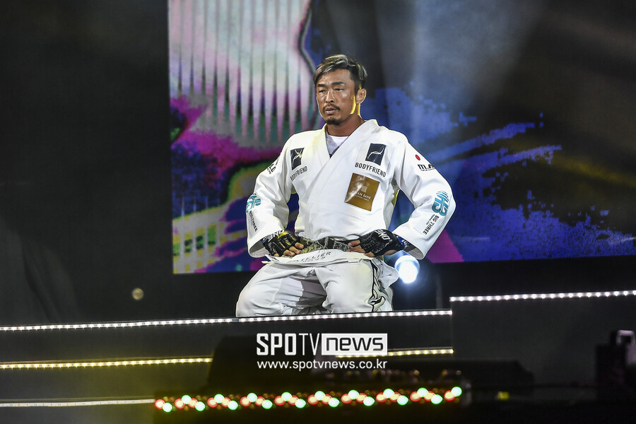 2분 버티기도 역부족…만 48세 추성훈, K-1 출신 킥복서에게 1R TKO패