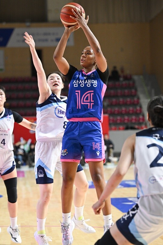 [WKBL 5라운드 리뷰] 100%로 돌아온 키아나 스미스, 힘을 내줘야 하는 백업 가드