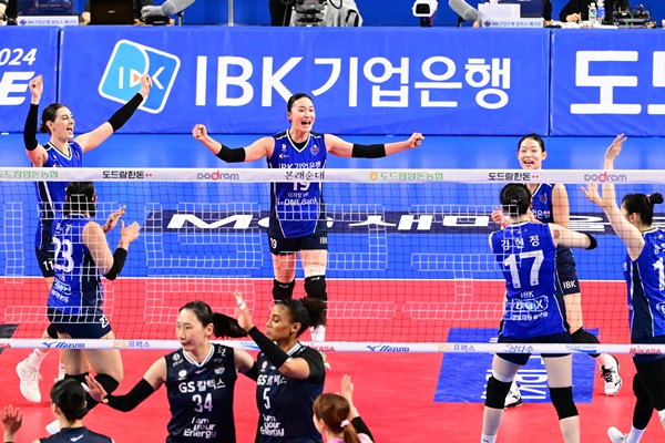 '아베크롬비 23점' IBK기업은행, GS칼텍스 완파…봄배구 경쟁 불지펴