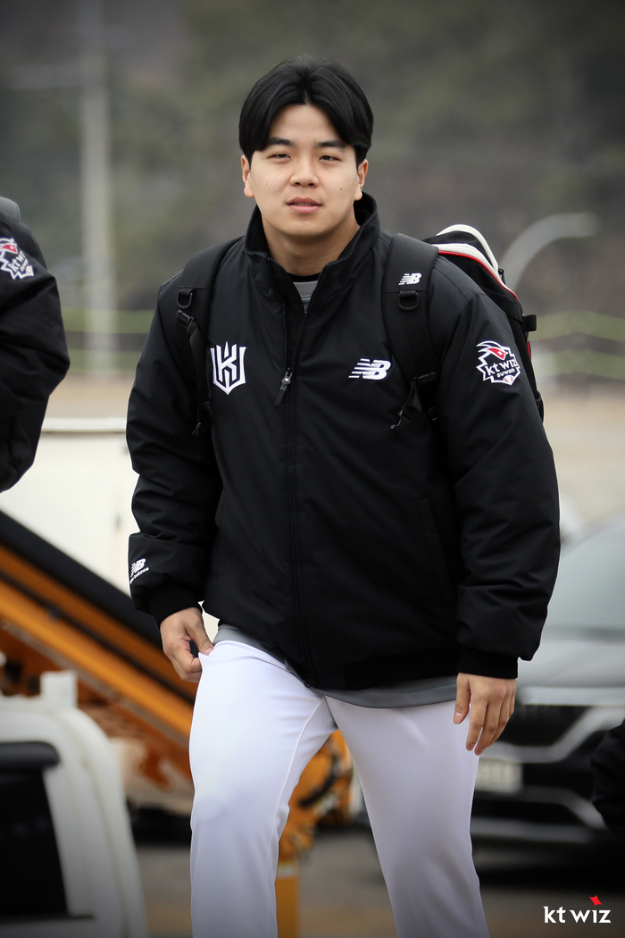 작년 플레이오프 MVP의 다짐···KT 새 셋업맨, 손동현 “올해는 가을 말고, 1년이다”[스경x인터뷰]