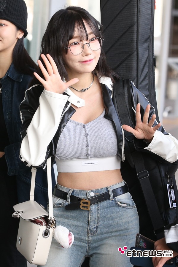 [ET포토] QWER 마젠타, '만찢 안경 미녀'