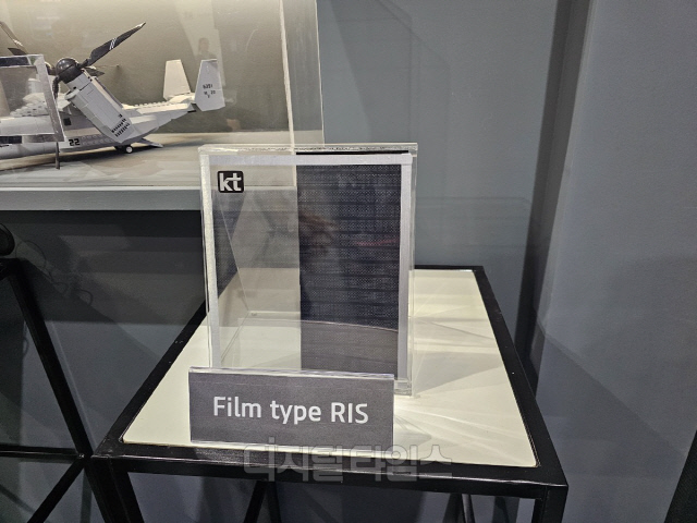 [MWC 2024] 통신전파 굴절해 5G 전달… KT `RIS` 등잔밑 밝힌다