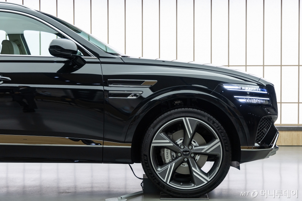 프리미엄 준대형 SUV 시장 꾸준히 성장…GV80·X5·GLE 경쟁